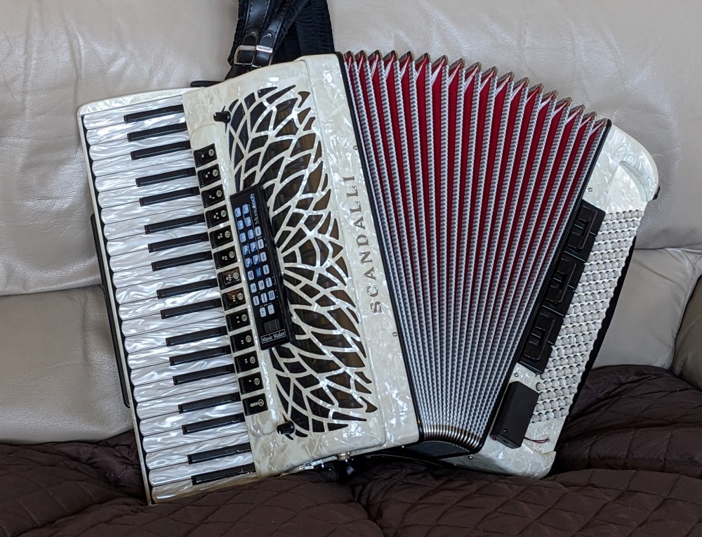 Scandalli Air IV Accordion