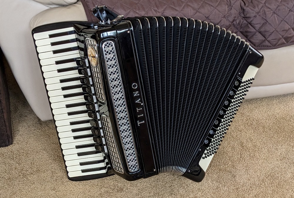 Titano Royal Cassotto Accordion